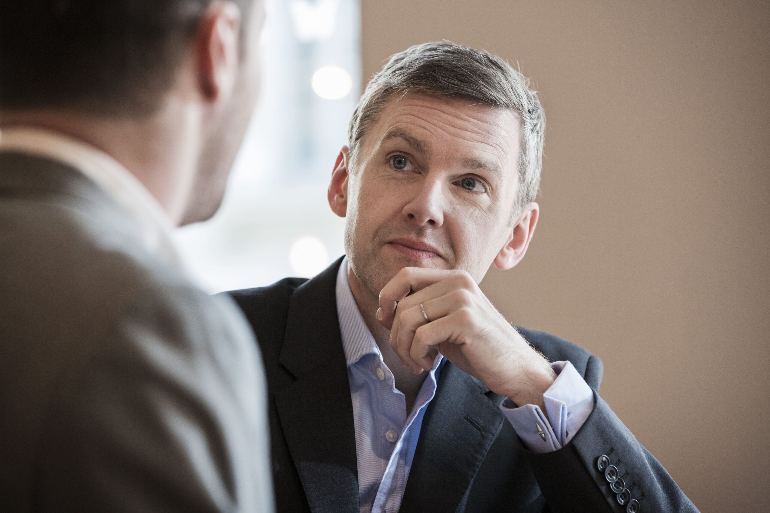 écoute active : outil essentiel pour un management efficace